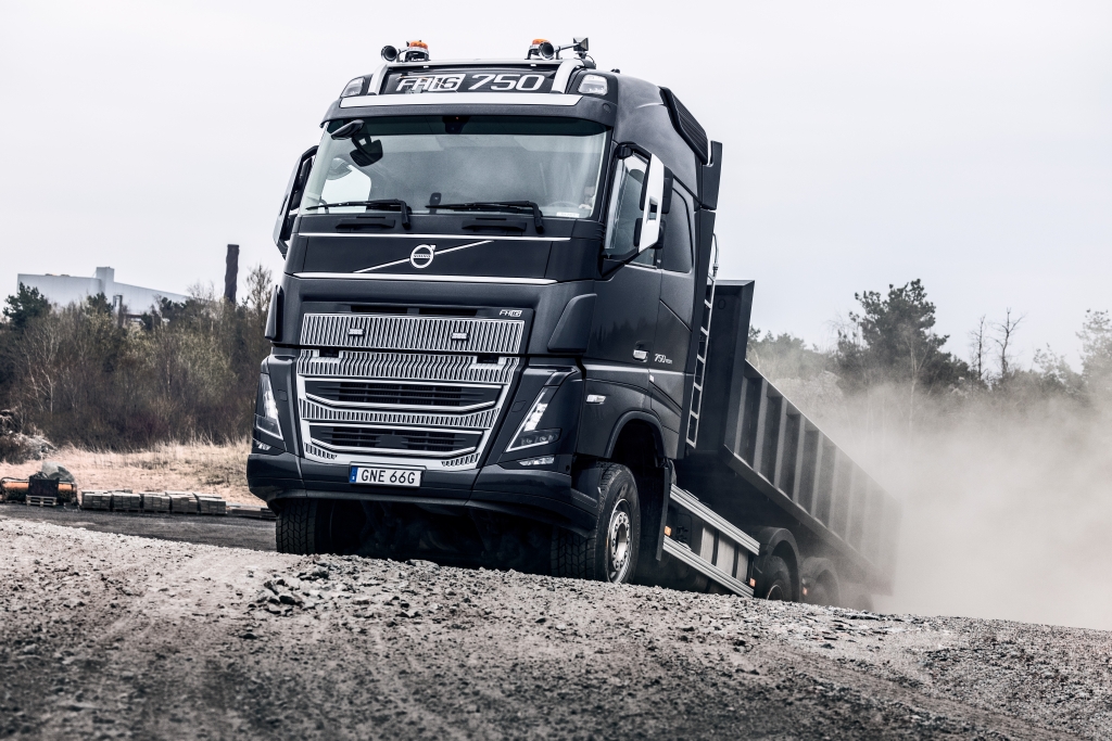 Volvo Trucks lancerer nye funktioner, der forbedrer sikkerheden ved ...
